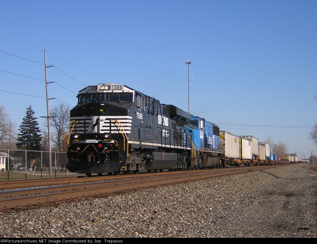 NS 7588 Takes a Stack train Towards Chicago